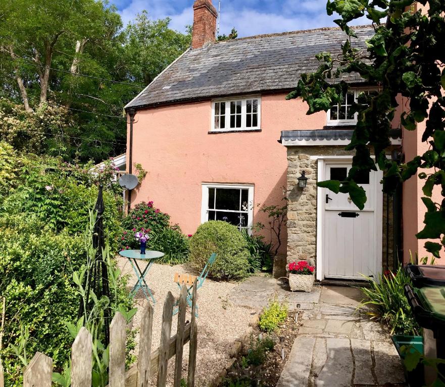 Grove Farm Cottage-historic Cottage Near Sherborne - Yeovil