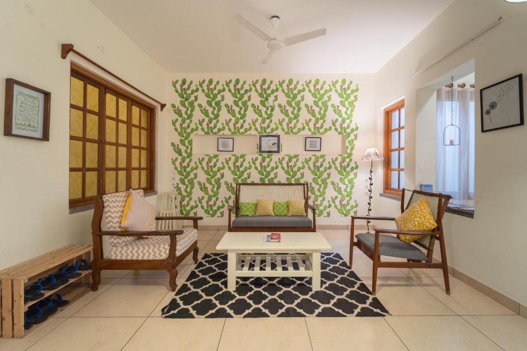 The Wildflowers of Walden - Puducherry