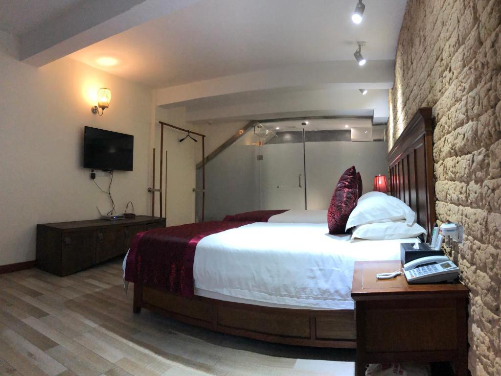 Guilin Crystal Crescent Moon Hotel, Guilin (updated prices 2025)