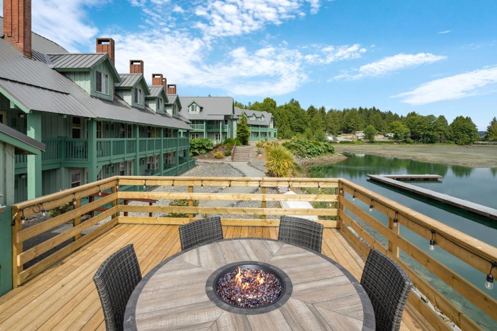 Canadian Princess Lodge & Marina, Ucluelet (updated prices 2025)