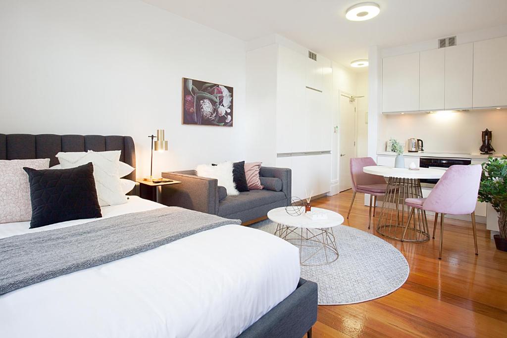 Comfortable Renovated Studio Close To City - Burwood