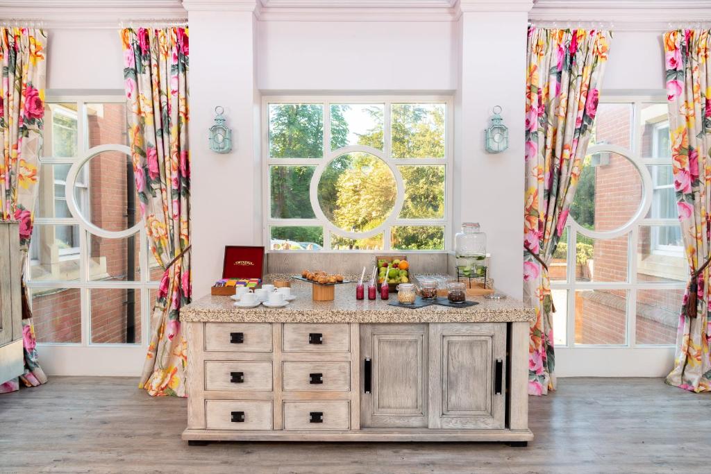 Pendley Manor, Tring (updated prices 2025)