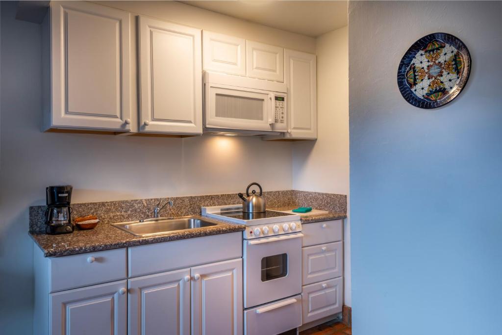 Hotel Pepper Tree Boutique Kitchen Studios - Anaheim, Anaheim (updated ...