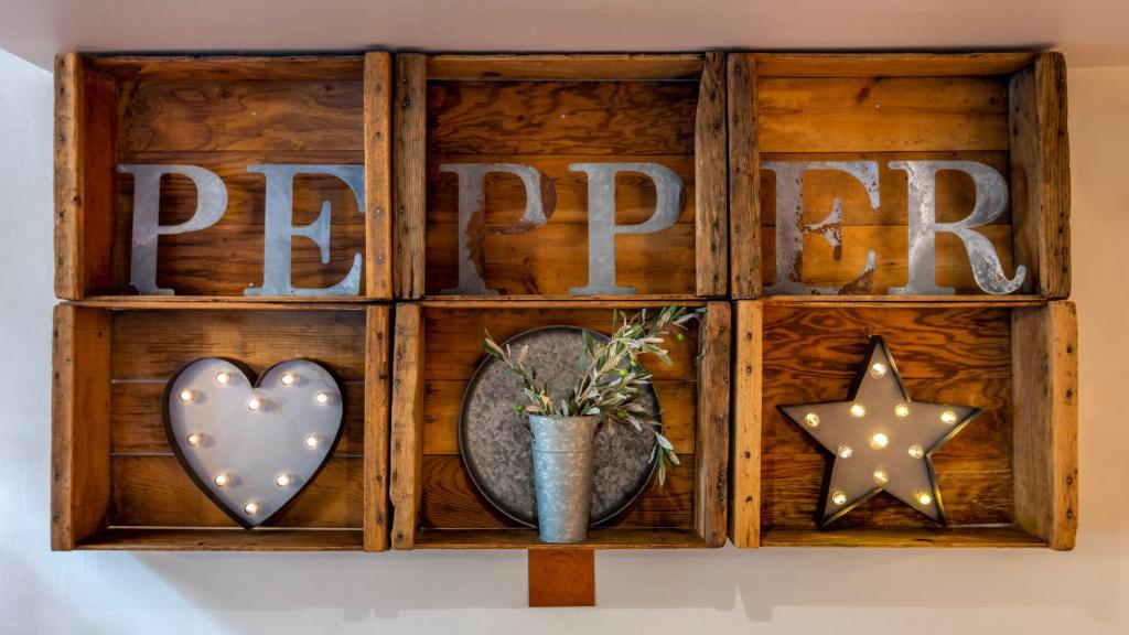 Hotel Pepper Tree Boutique Kitchen Studios - Anaheim, Anaheim (updated ...