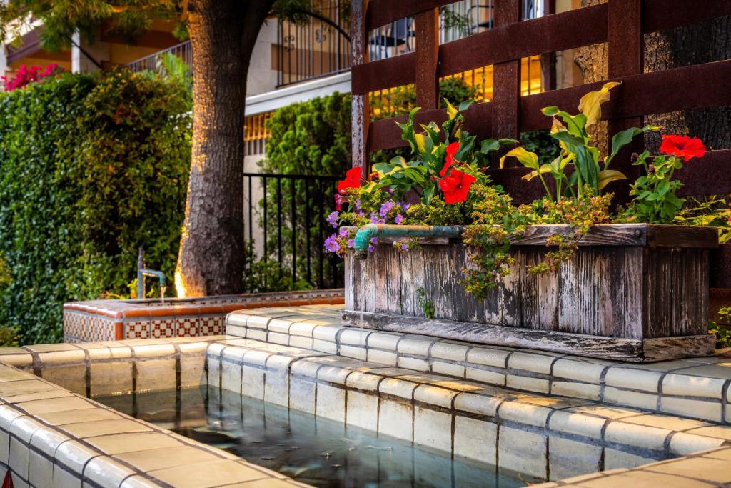 Hotel Pepper Tree Boutique Kitchen Studios - Anaheim, Anaheim (updated ...