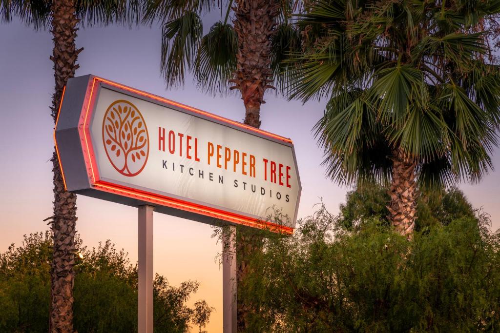 Hotel Pepper Tree Boutique Kitchen Studios - Anaheim, Anaheim (updated ...