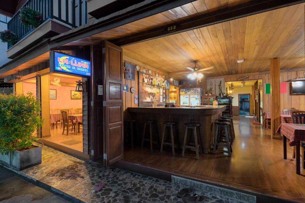 La Luna Italian Restaurant & Accommodation, Ko Lipe (updated prices 2026)