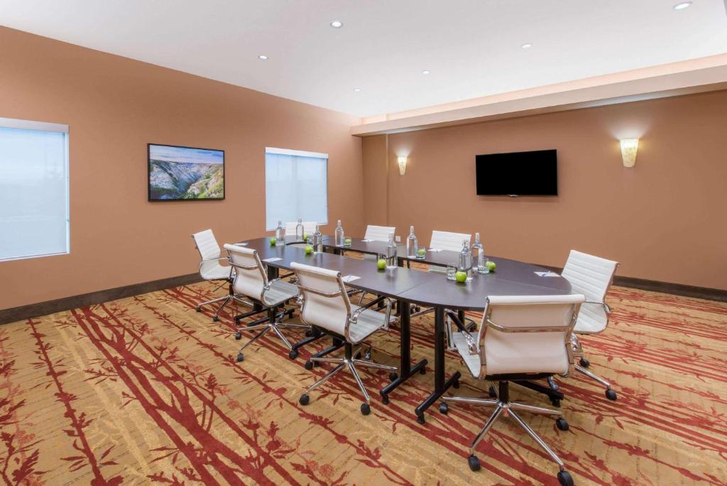 Hotel 11, MOD A Sonesta Collection, Calgary (updated prices 2025)