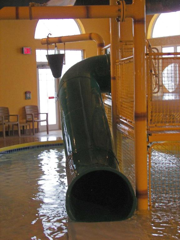 Country Inn & Suites by Radisson, Appleton North, WI, Little Chute ...