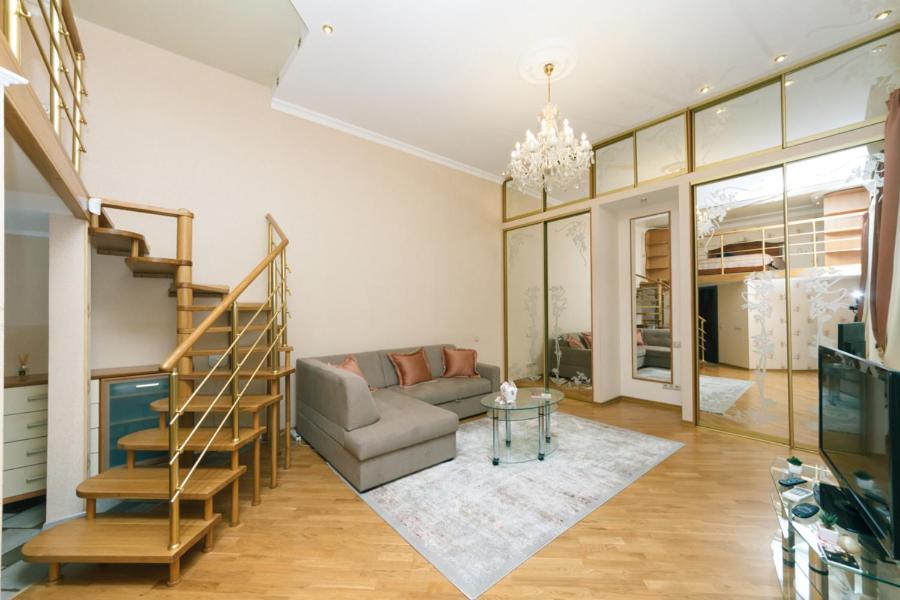 Stylish two-level flat 2 min from Khreschatyk, Kyiv (updated prices 2025)