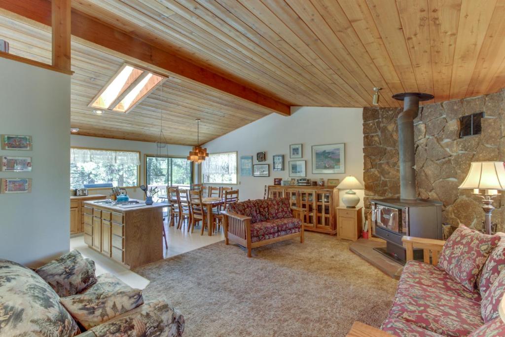 17066 Cooper Drive-Spring River Lodge, Sunriver (updated prices 2025)