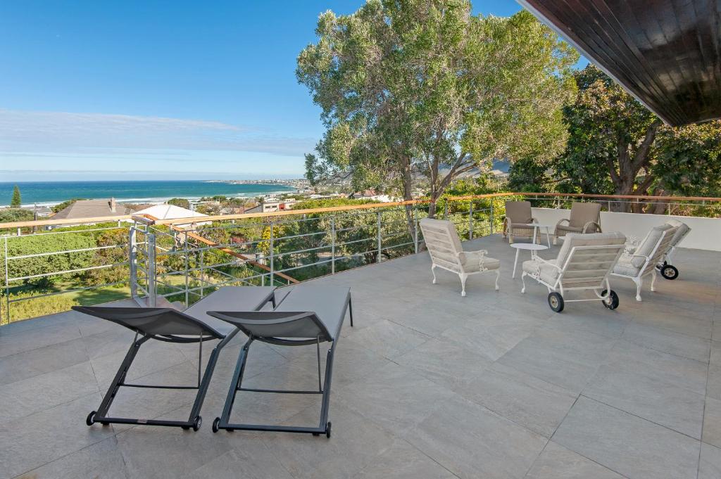 Views Views Views, Hermanus (updated prices 2026)