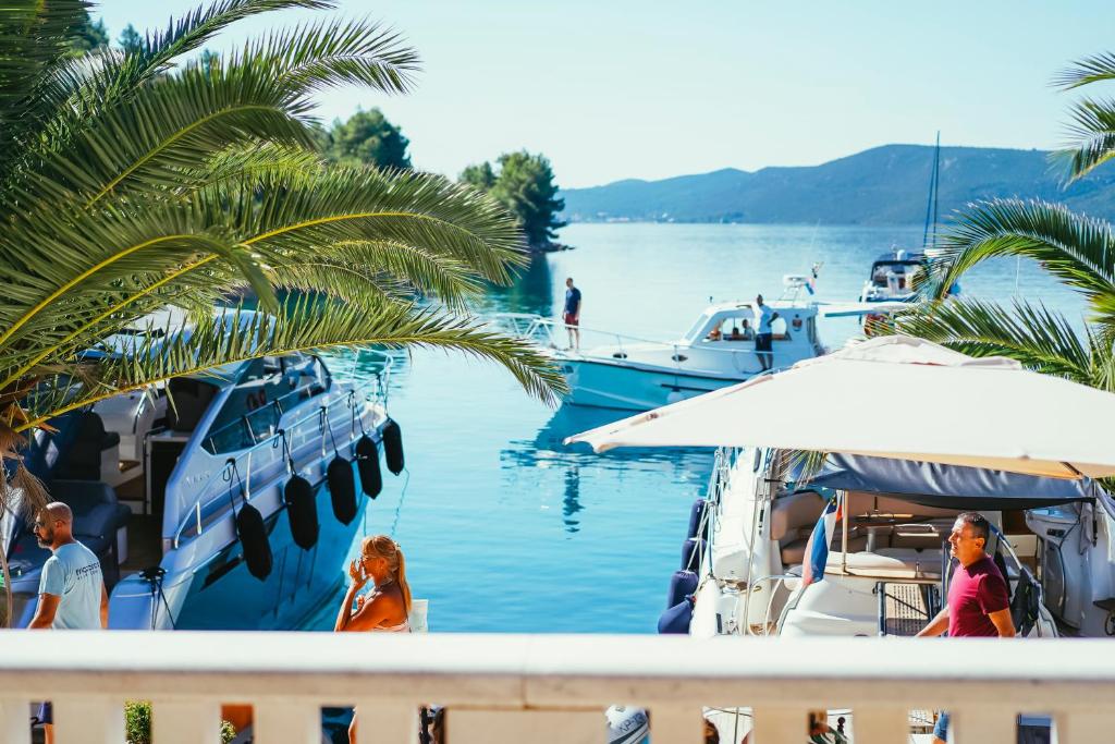 Villa Rava Hotel & restaurant, Rava (updated prices 2025)