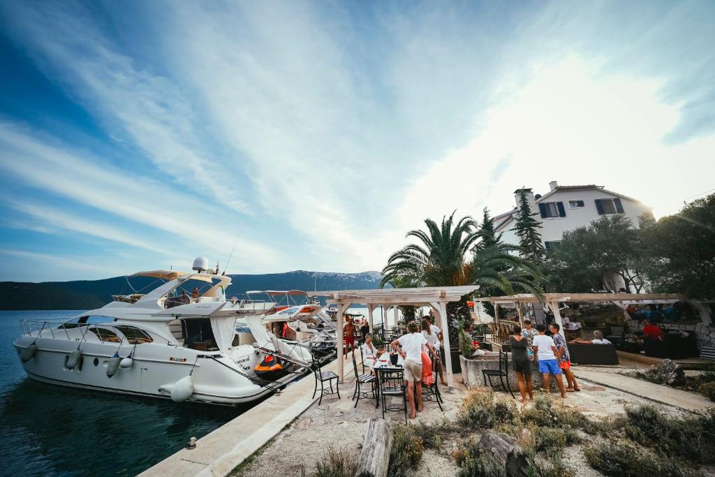 Villa Rava Hotel & restaurant, Rava (updated prices 2025)