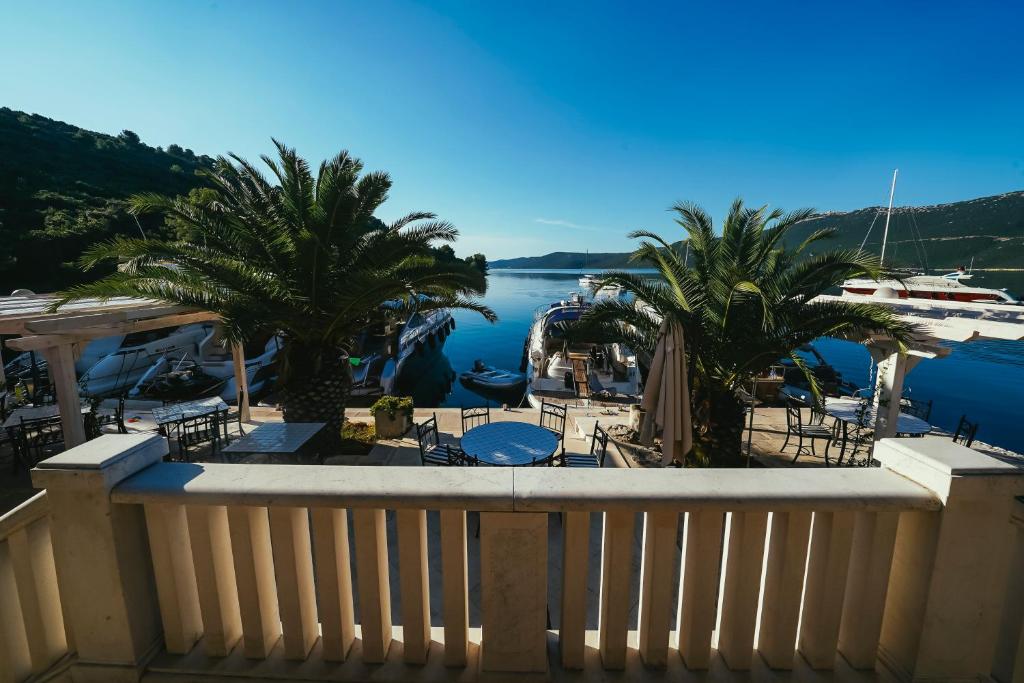 Villa Rava Hotel & restaurant, Rava (updated prices 2025)