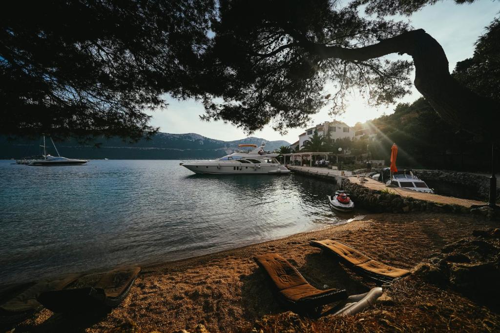 Villa Rava Hotel & restaurant, Rava (updated prices 2025)