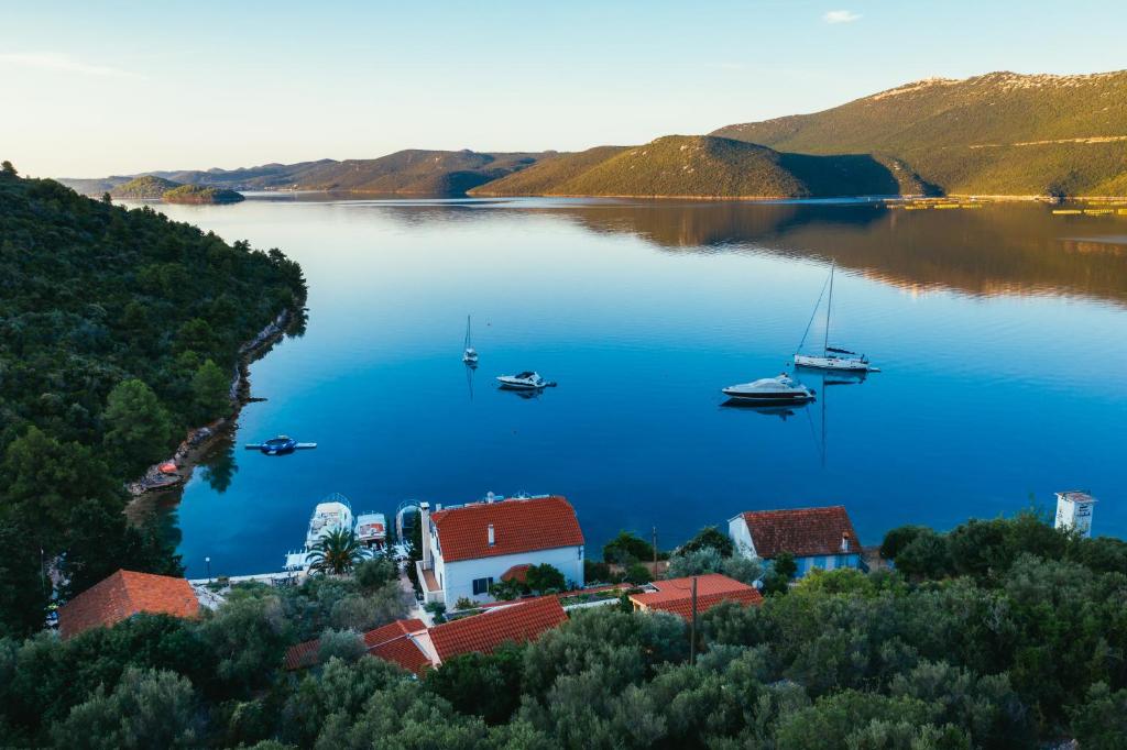 Villa Rava Hotel & restaurant, Rava (updated prices 2025)