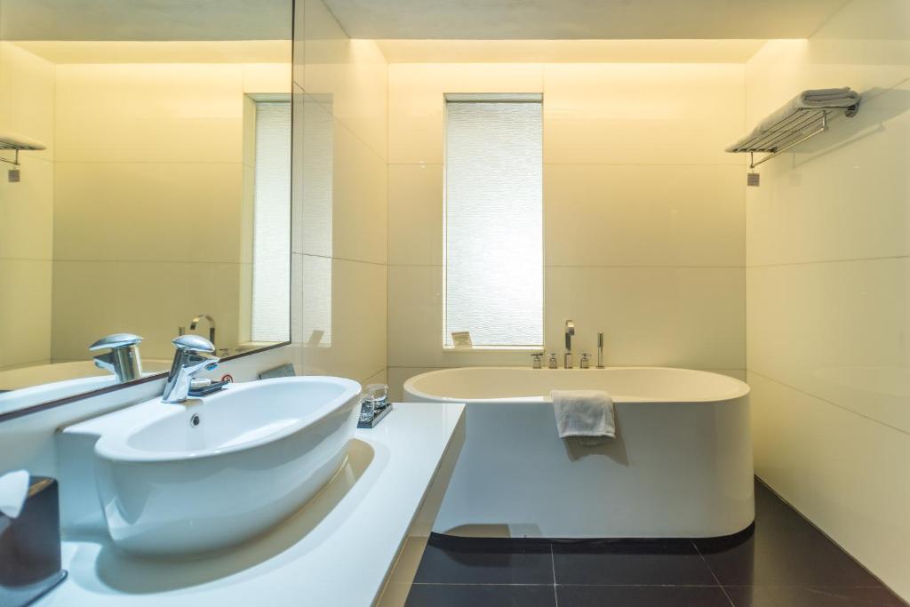 Merlynn Park Hotel, Jakarta (updated prices 2025)