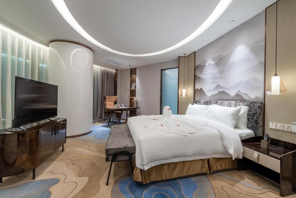 Auto City Ruili Hotel, Jiading (updated prices 2025)