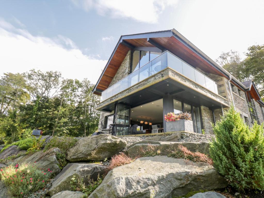 Lakeside at Louper Weir, Windermere (updated prices 2025)