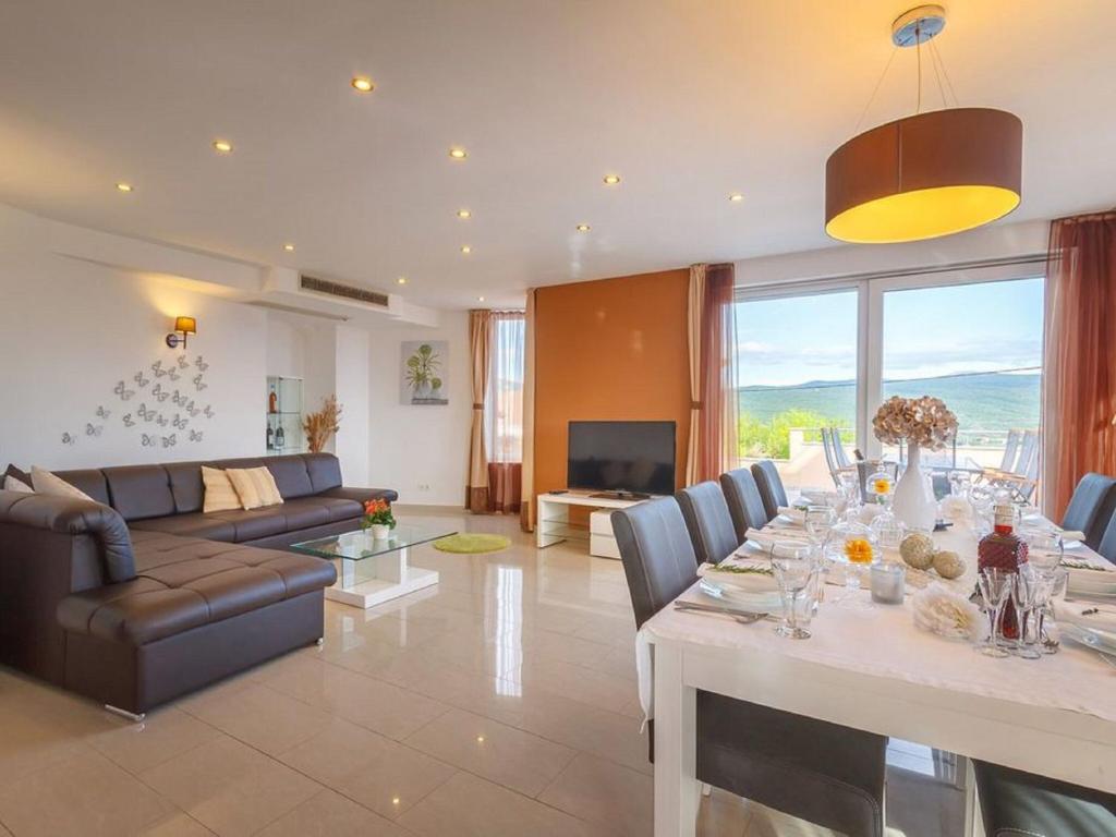 Seaview Villa in Kornic Kvarner with Outdoor Jacuzzi, Kornić ...