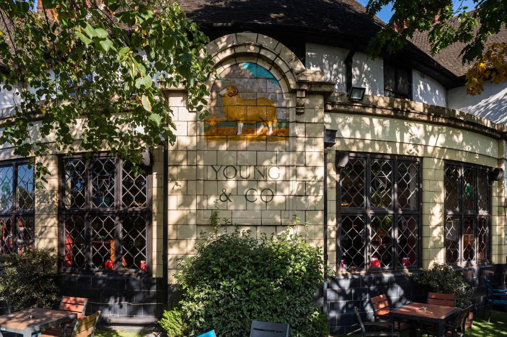 Bridge Hotel, Greenford (updated prices 2025)