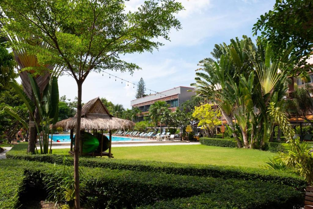 Basaya Beach Hotel & Resort, Pattaya (updated prices 2025)