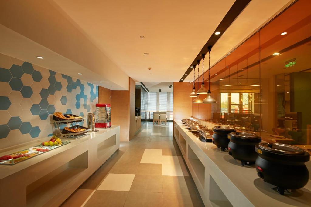 Holiday Inn Express Leshan City Square by IHG High Speed Rail and ...