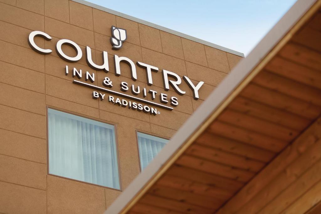 Country Inn And Suites Logo