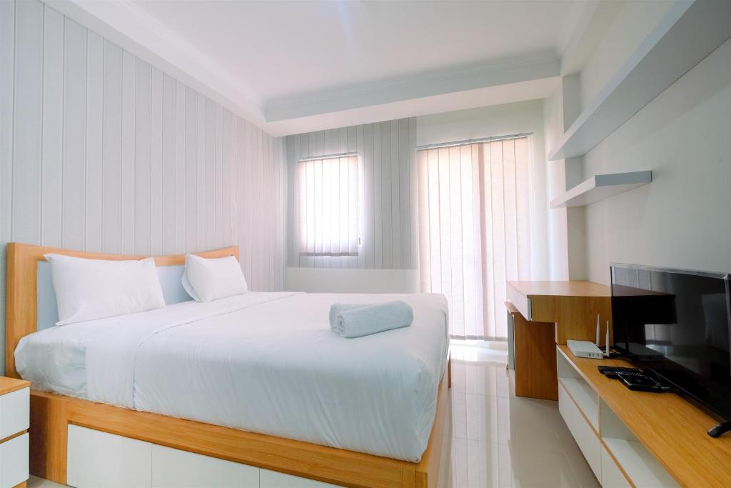 Modern and Simple Studio Signature Park Grande Apartment By Travelio ...