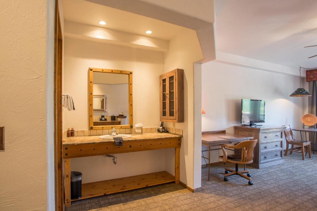 Table Mountain Inn, Golden (updated prices 2025)