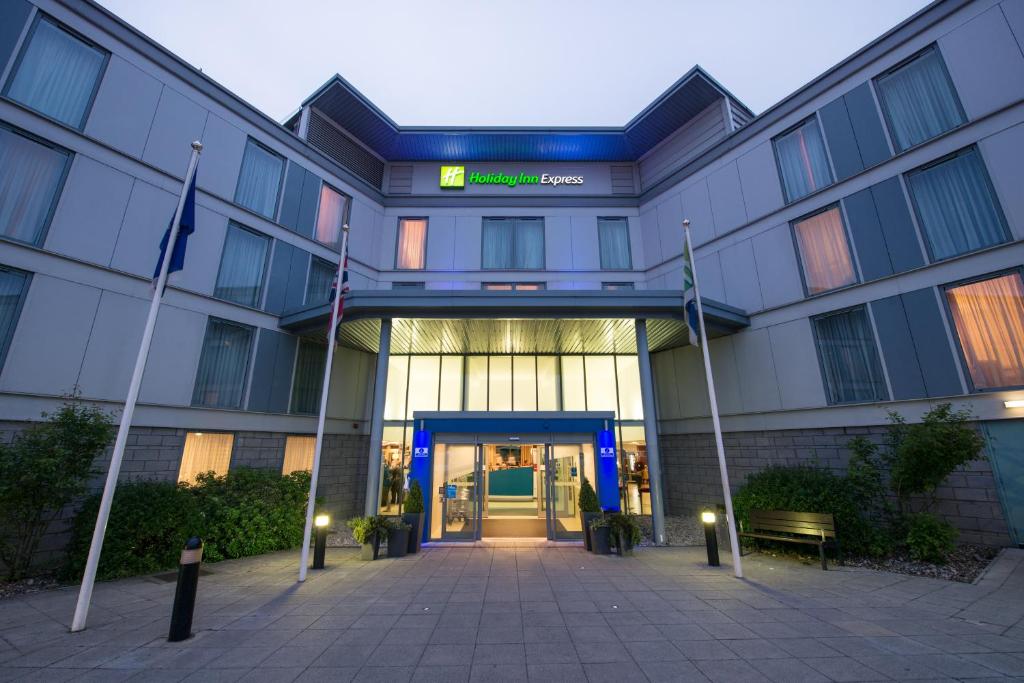 Holiday Inn Express London Stansted Airport by IHG, Stansted ...