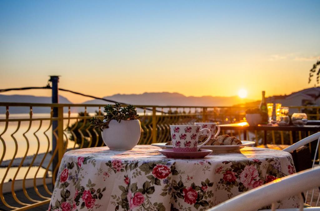 Apartment Nely - sea, terrace and peace, Trogir (updated prices 2025)