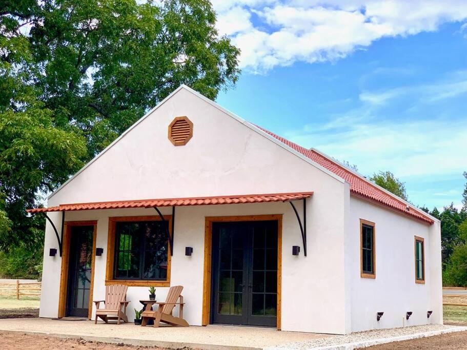 Little Dutch Cabin #2 -12 Min to Magnolia-Baylor, Bellmead (updated ...