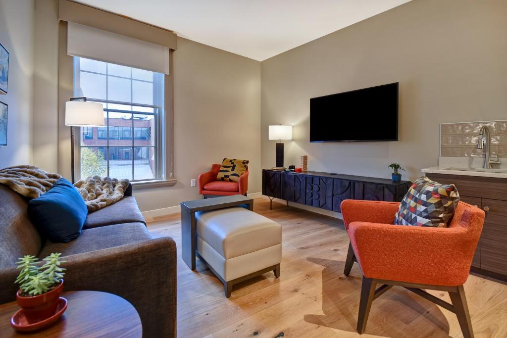 The Docent's Collection, Portland – Updated 2023 Prices