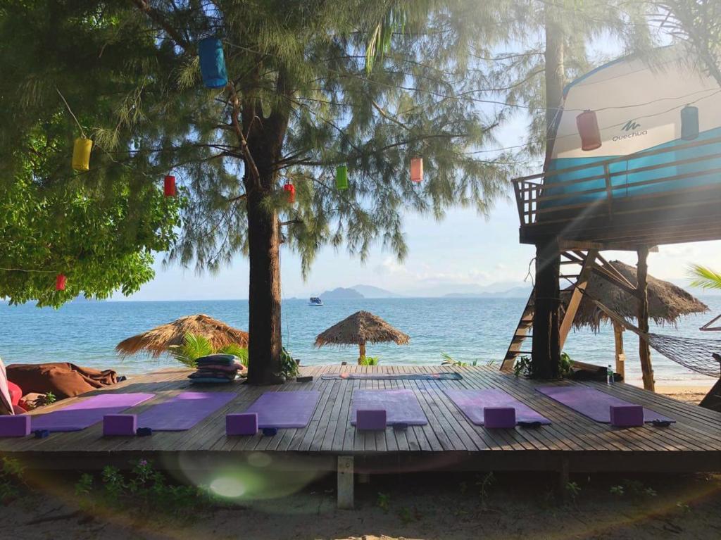 Sabai Sabai Beach Bungalows, Ko Phayam (updated prices 2025)