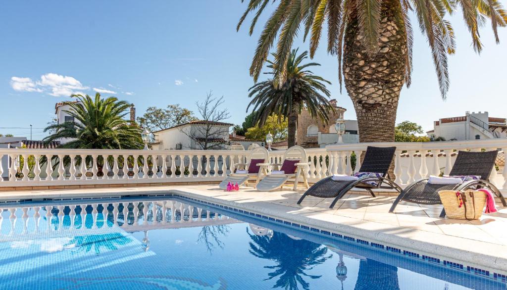 Apart-rent Villa Cap Ras 0037, Empuriabrava (updated prices 2025)