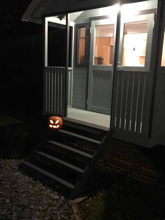 Glamping at Holly Grove Farm, Stoke on Trent (updated prices 2025)