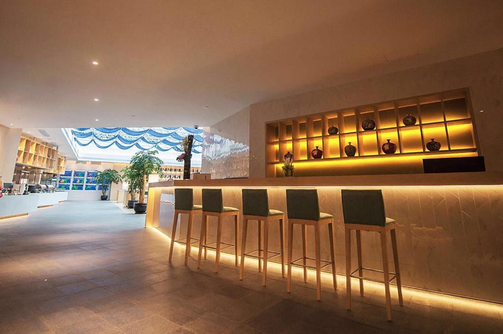 Holiday Inn Express Shanghai Songjiang Fangta by IHG, Songjiang ...