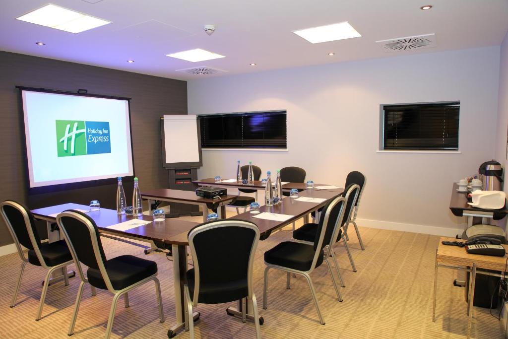 Holiday Inn Express London Heathrow T5 by IHG, Slough (updated prices 2025)