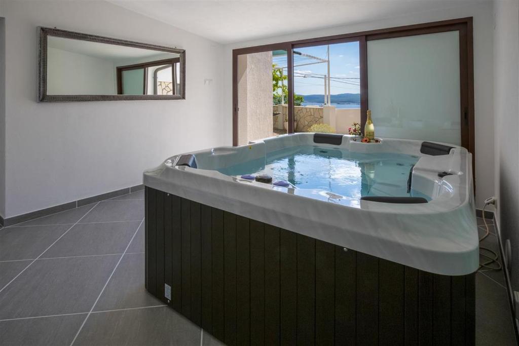 LOVRO, Crikvenica (precios actualizados 2026)