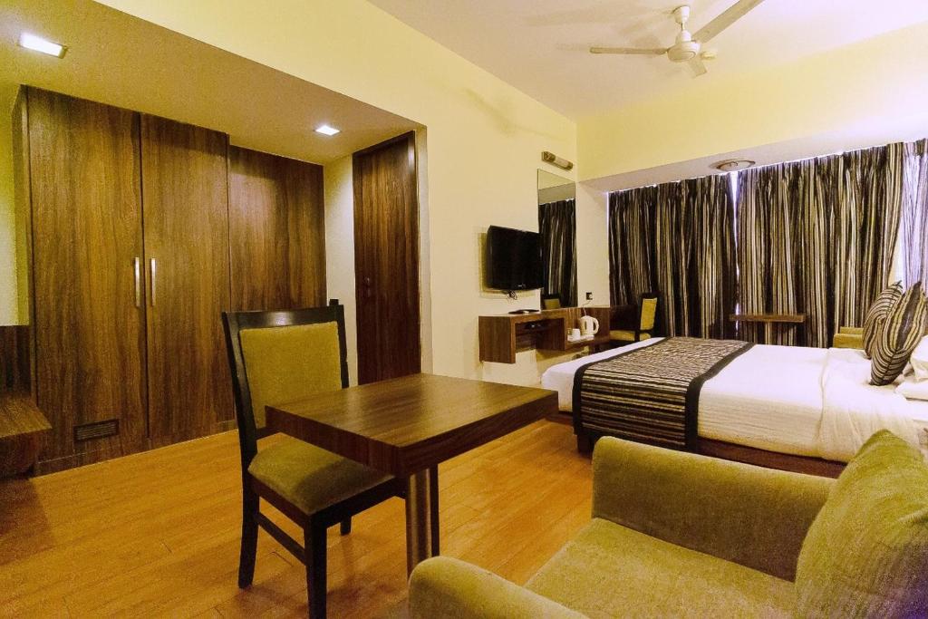 Hotel Silver Inn, Mumbai, India - Booking.com