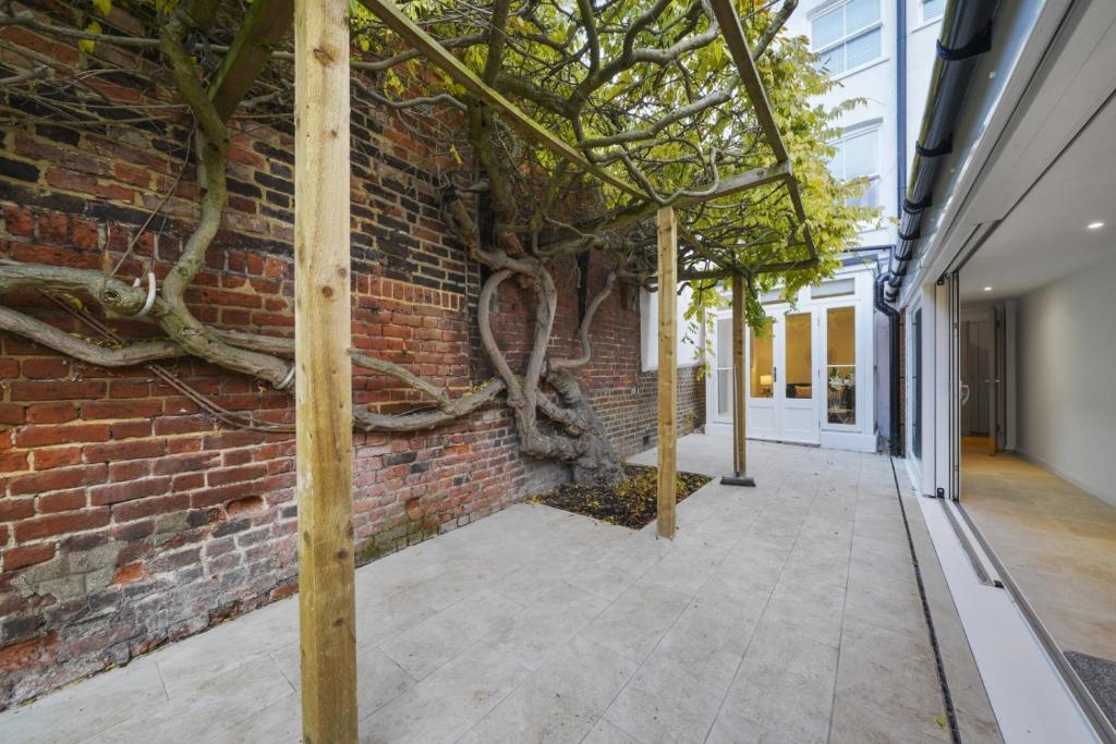 Villa Eton House-Stunning-Castle views-5Bed-Free-Parking, UK - Booking.com