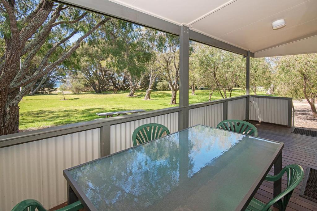 Siesta Park Holiday Resort ABSOLUTE BEACHFRONT RESORT, Busselton ...