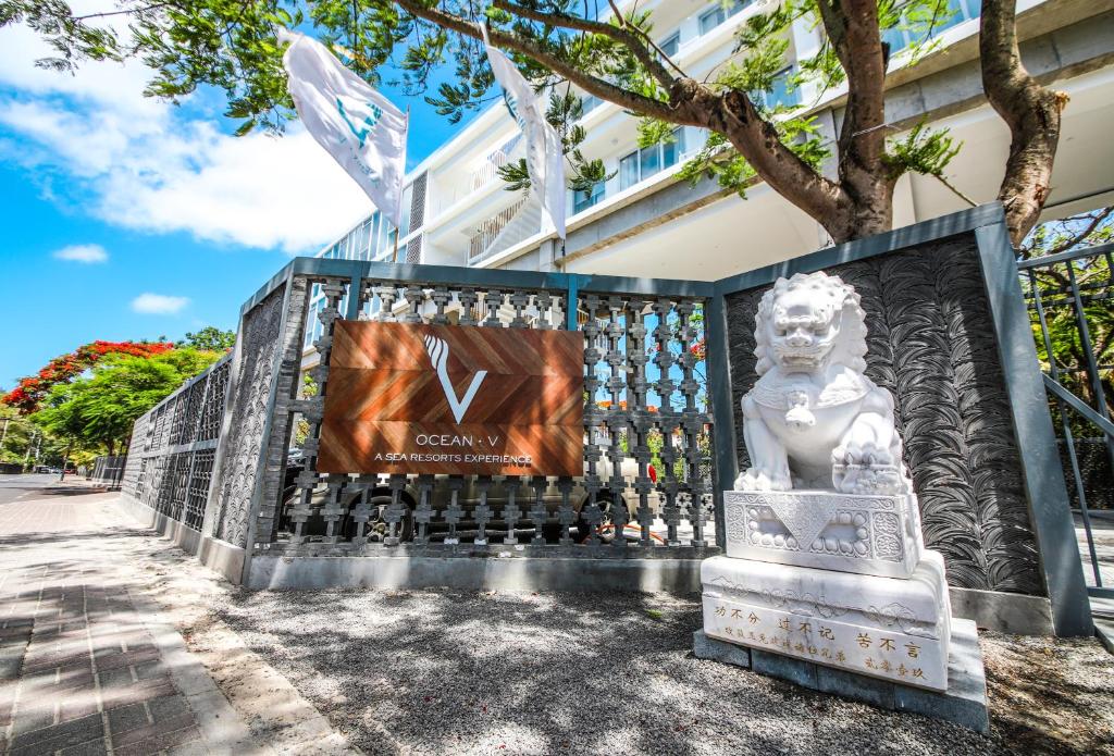 Ocean V Hotel, Pereybere (updated prices 2025)