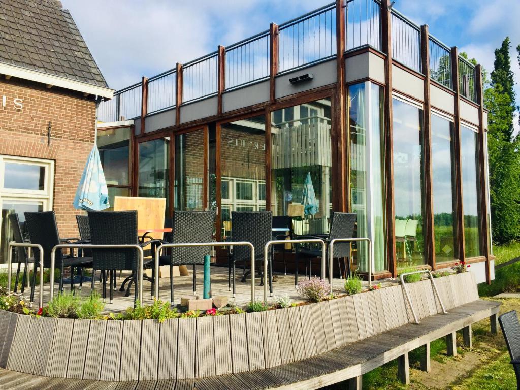 Veerhuis met een verhaal in Varik