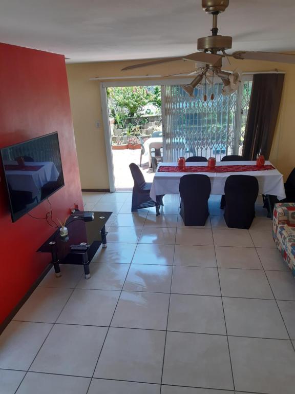 Unit 15 Holzner Gardens - Kloof