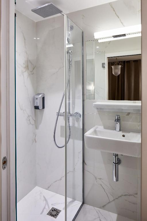 Hôtel de Roubaix, Paris (updated prices 2025)