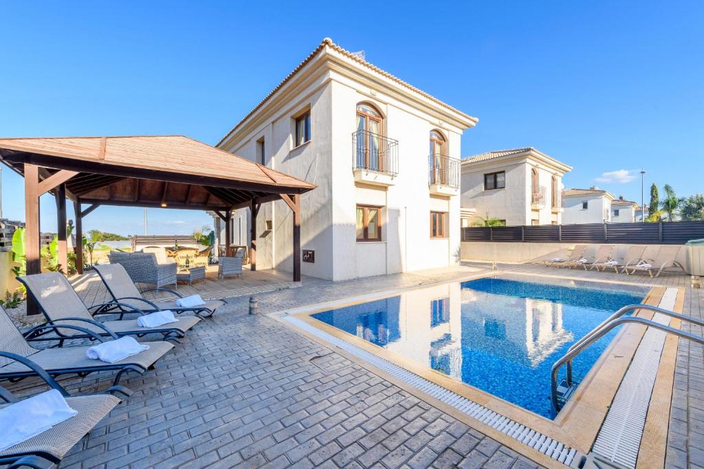 Blue Water Bay Villas - Famagusta