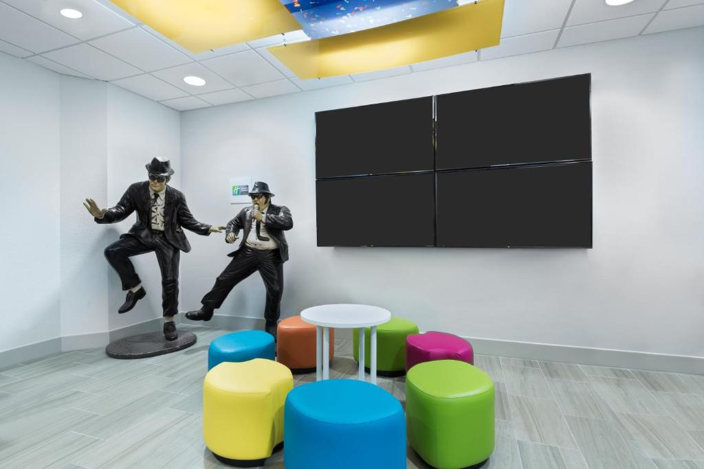 Holiday Inn Express & Suites - Nearest Universal Orlando by IHG ...